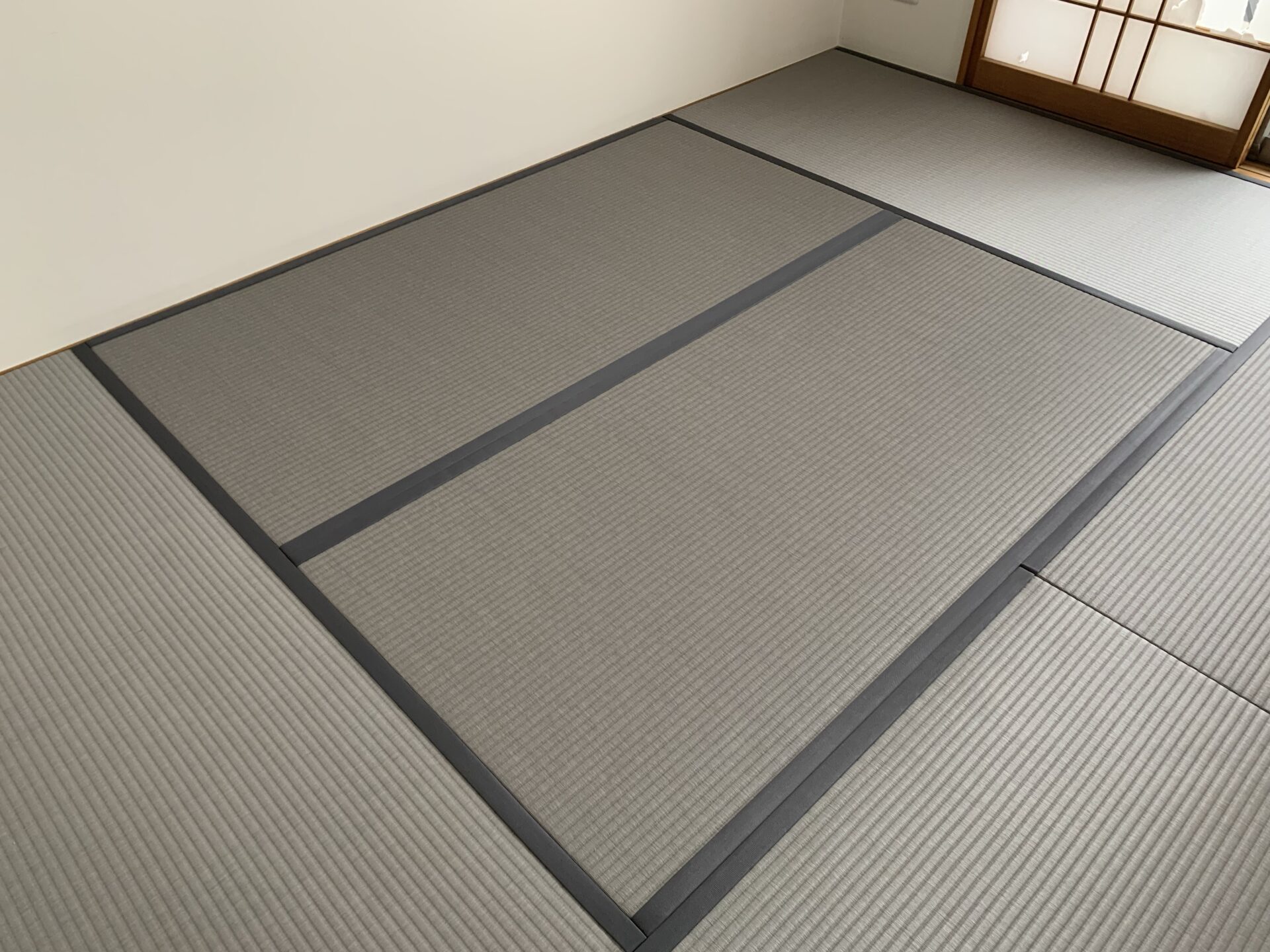 樹脂の畳表、セキスイMIGUSA 引目グレー。お子様の遊びスペースにおすすめです。 | たたみの河田スタッフブログ